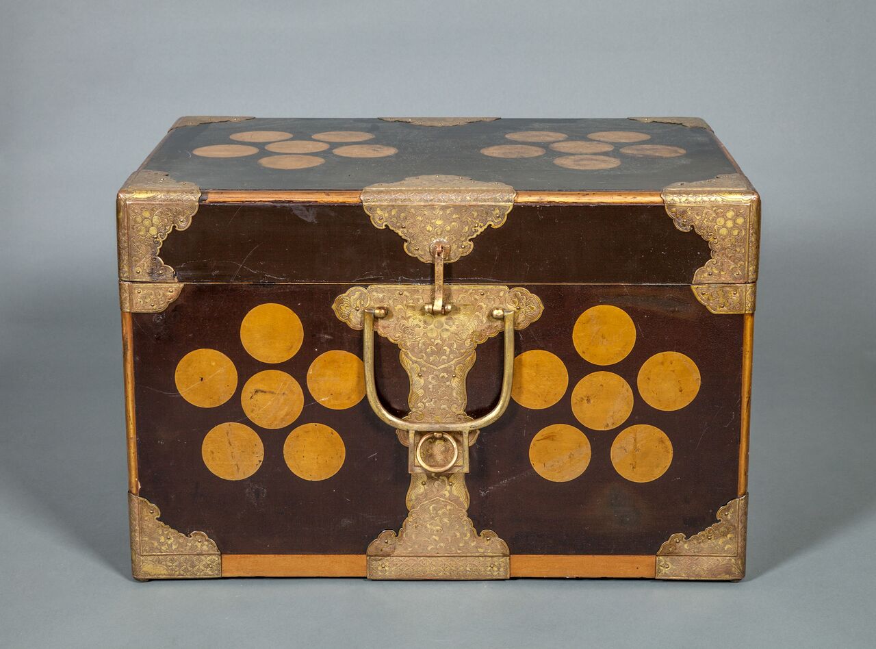 Japanese Edo Period Antique Lacquer Kimono Storage Box - Naga Antiques