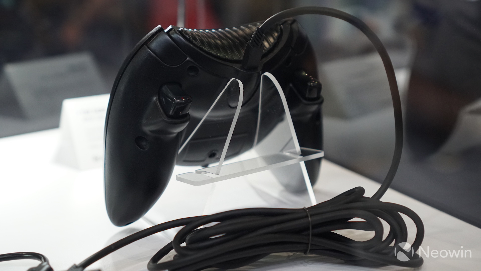 Hyperkin's homage to the original Xbox Duke controller features an OLED ...