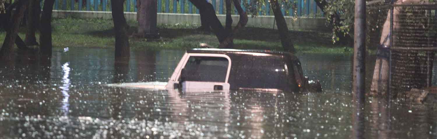 ¿Sabes qué hacer si tu auto se inunda por las lluvias?