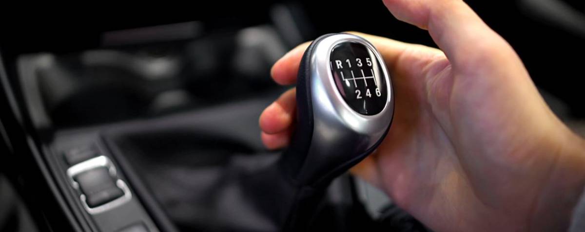 ¿La reversa de tu auto truena?, te decimos el porqué