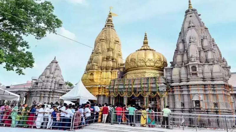 NRIPage | Articles | Spiritual fervour fills Kashi Vishwanath Temple on first Monday of Sawan ...