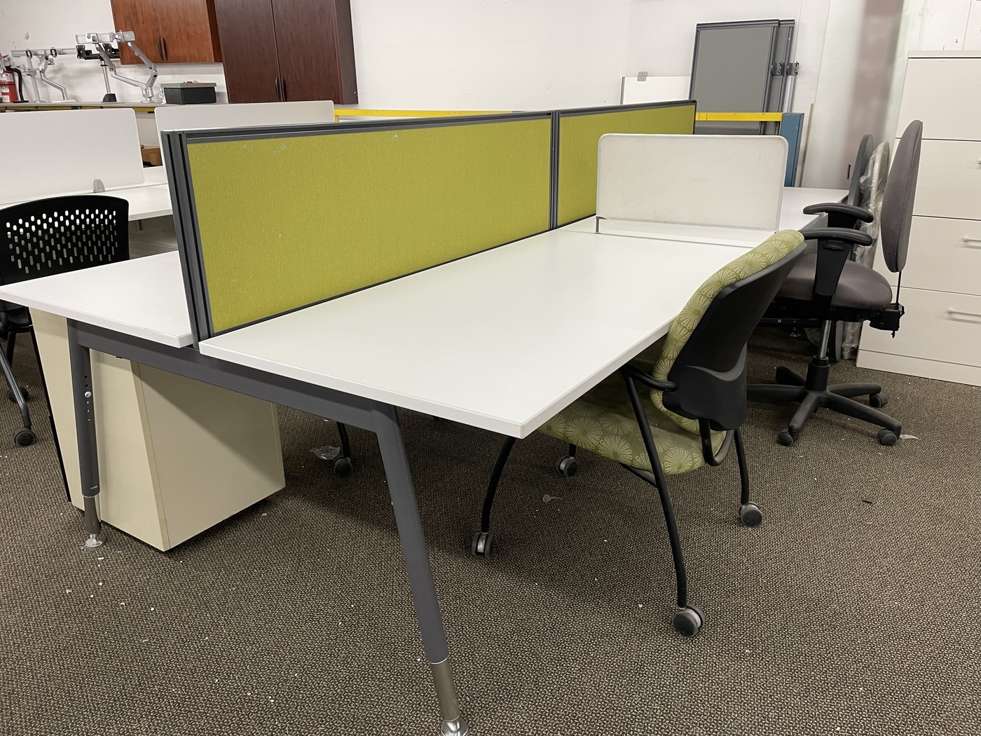4 shared desks - Oburo