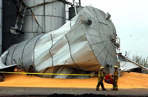 Grain elevator collapses | News, Sports, Jobs - Lawrence Journal-World ...