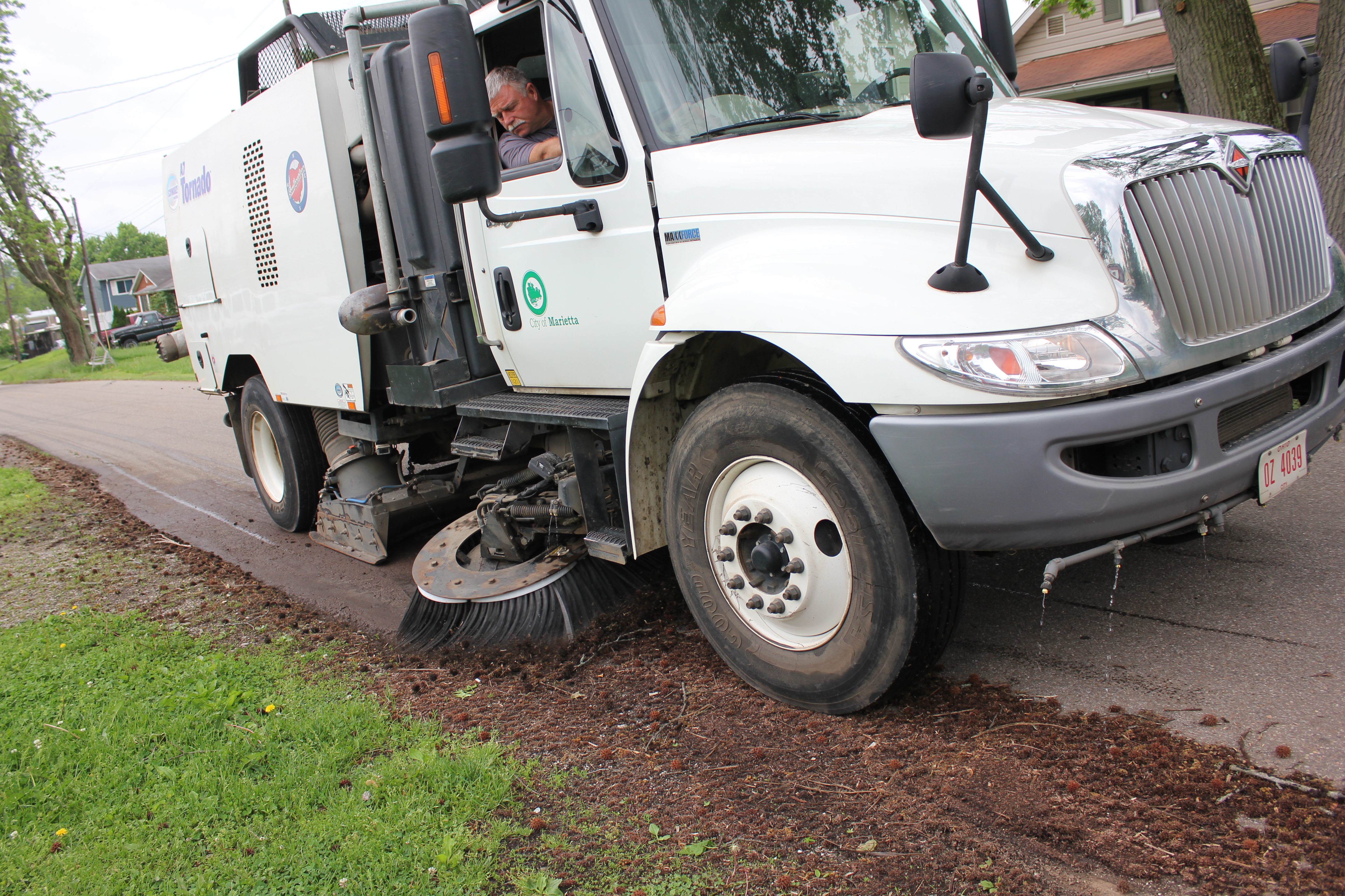 How It Works Street Sweeper Combines Water Brooms Vacuum News How It Works Street Sweeper Combines Water Brooms Vacuum News