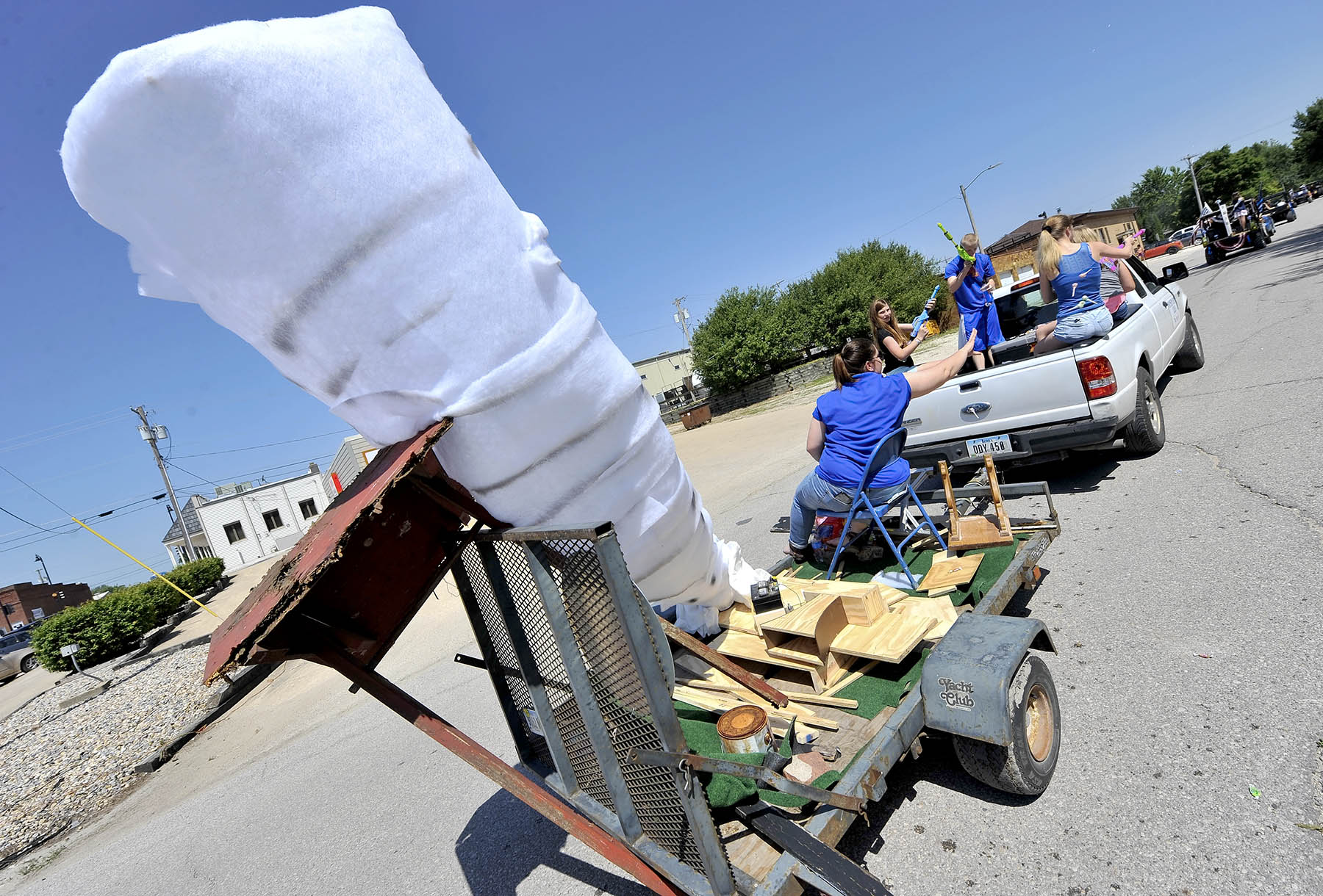 Keeping cool and having fun at Manson Greater Crater Days | News ...