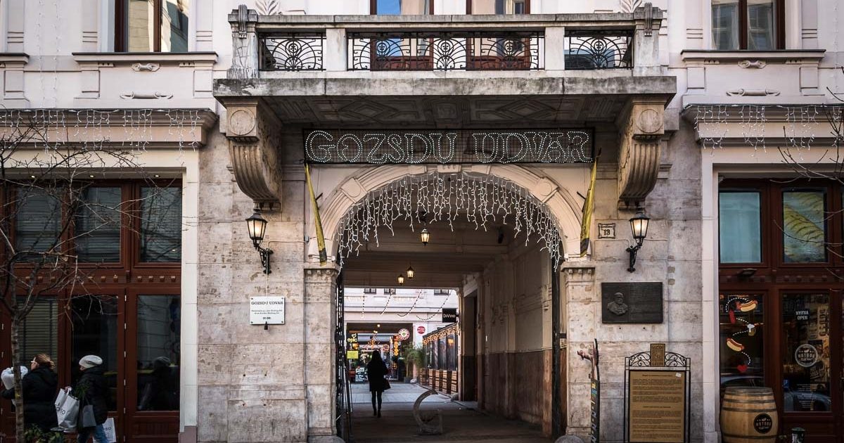 On the Grid : Gozsdu Udvar