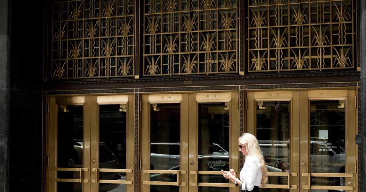 On the Grid : The Historic Alfred I Dupont Building