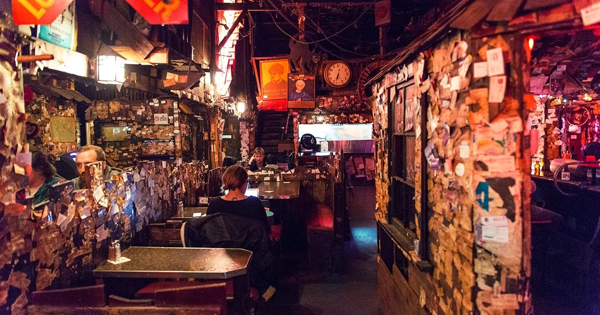 On the Grid : The Alley