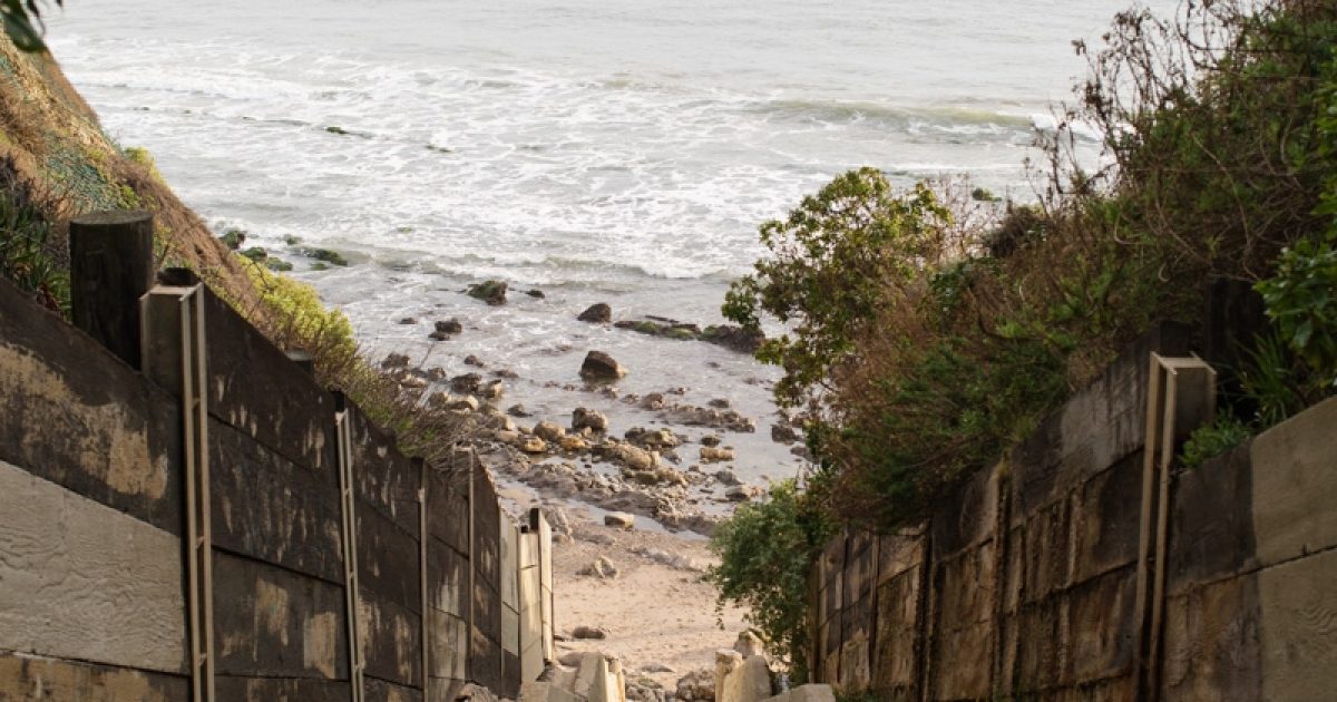 On the Grid : One Thousand Steps Beach