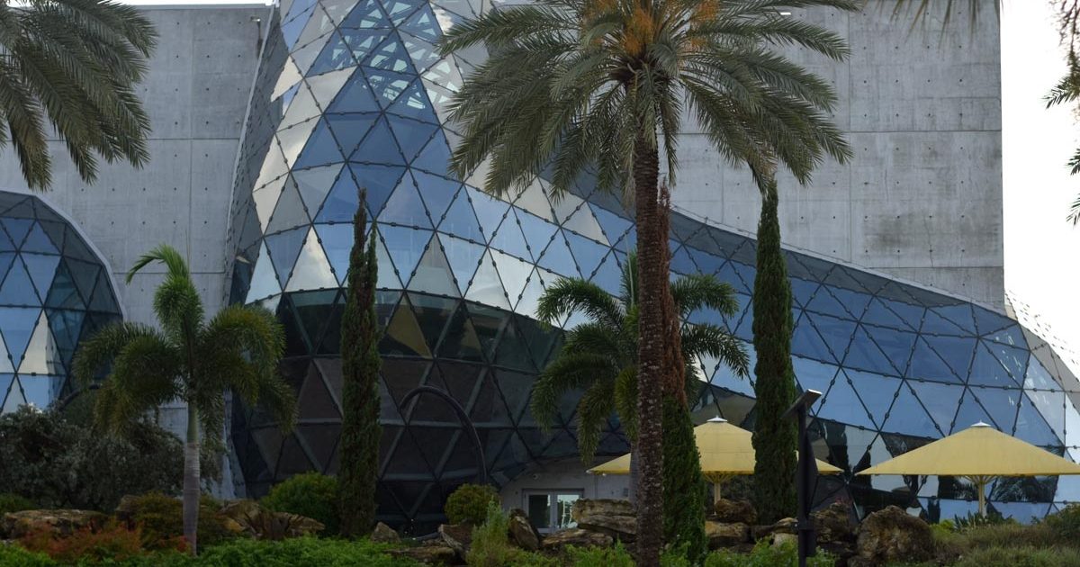 On the Grid : The Dali Museum