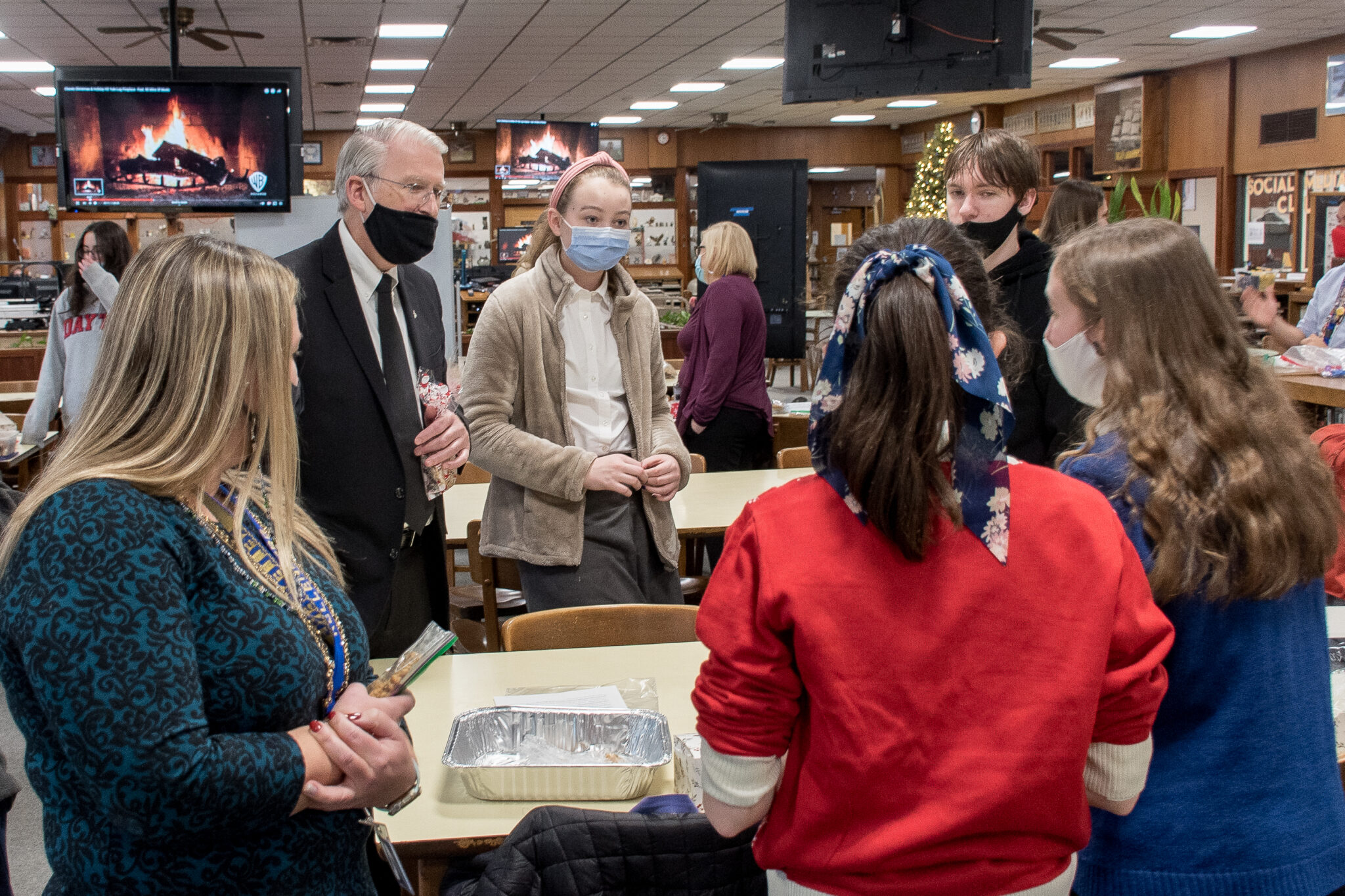 Students Spread Christmas Spirit With Cultural Cookie Exchange ...