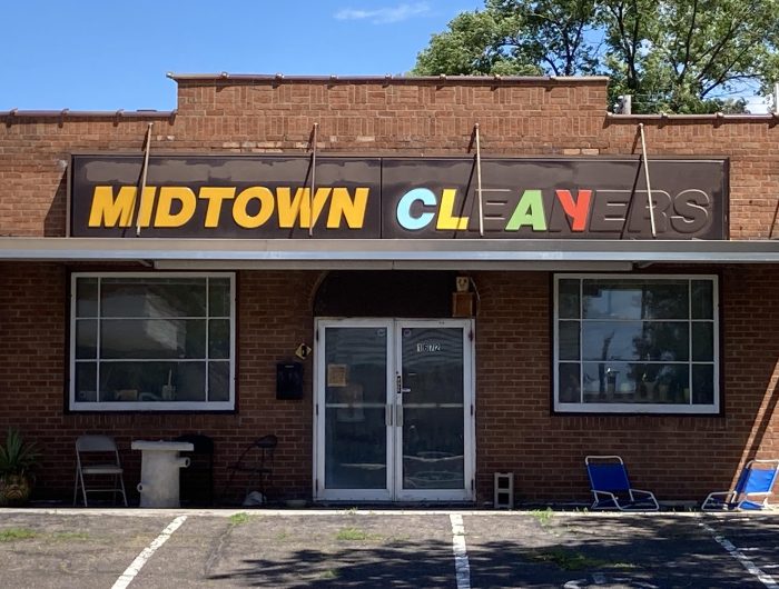 Midtown Clay takes former drycleaners space – Park Bugle