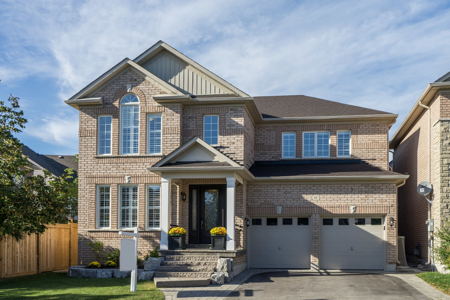 10 Somerton Court, Aurora, Ontario, L4G 7R6