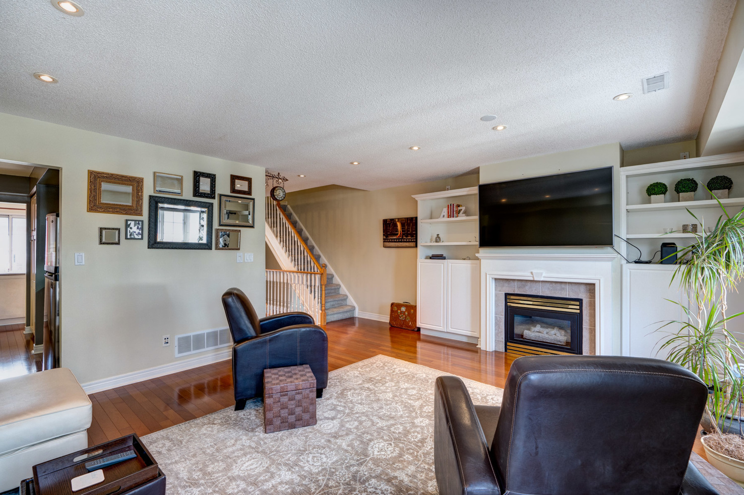 128 Strachan Avenue #2, Toronto, Ontario, M6J 3W4