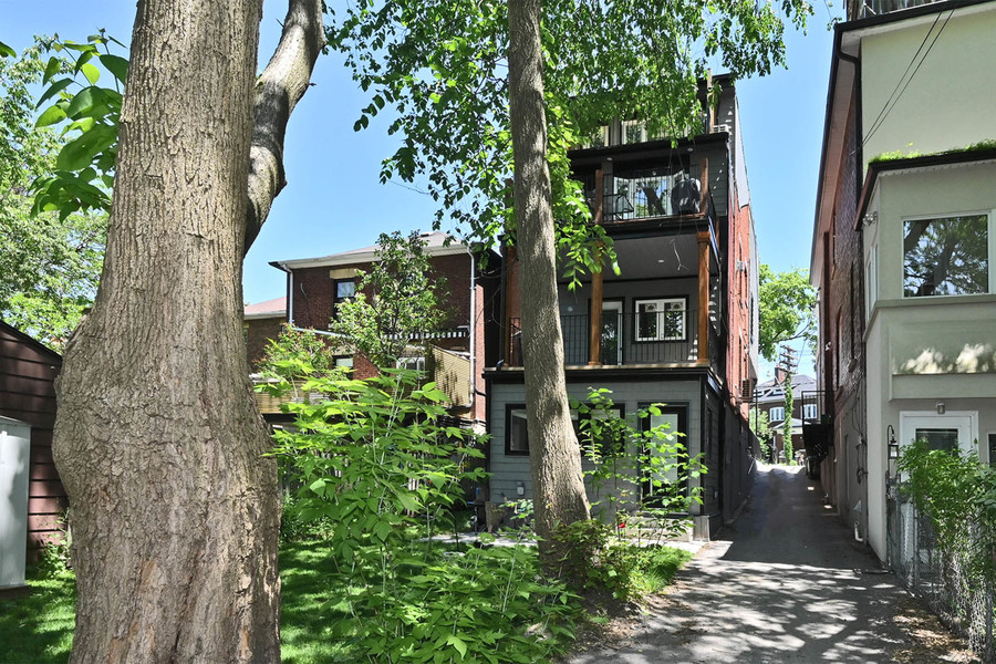 632 Indian Rd 3rd, Toronto, On,