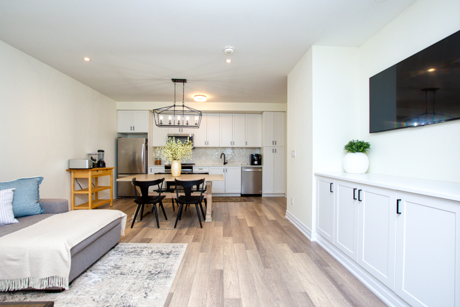 521 – 657 Cricklewood Dr , Mississauga, Ontario, L5G 0B8