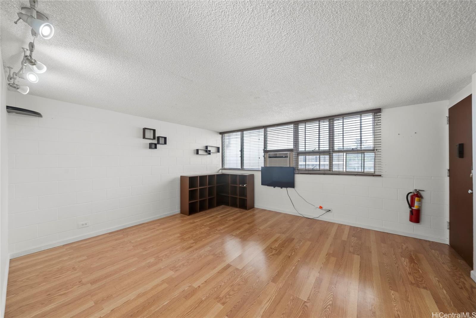 502 Captain Cook Ave #303