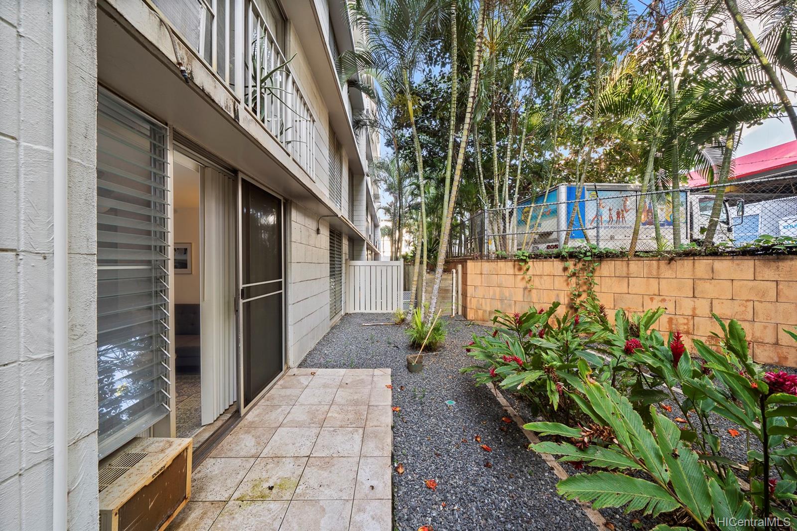 2847 Waialae Ave #105