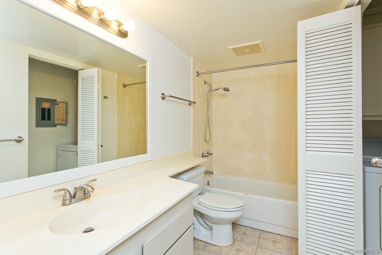 3138 Waialae Ave #528