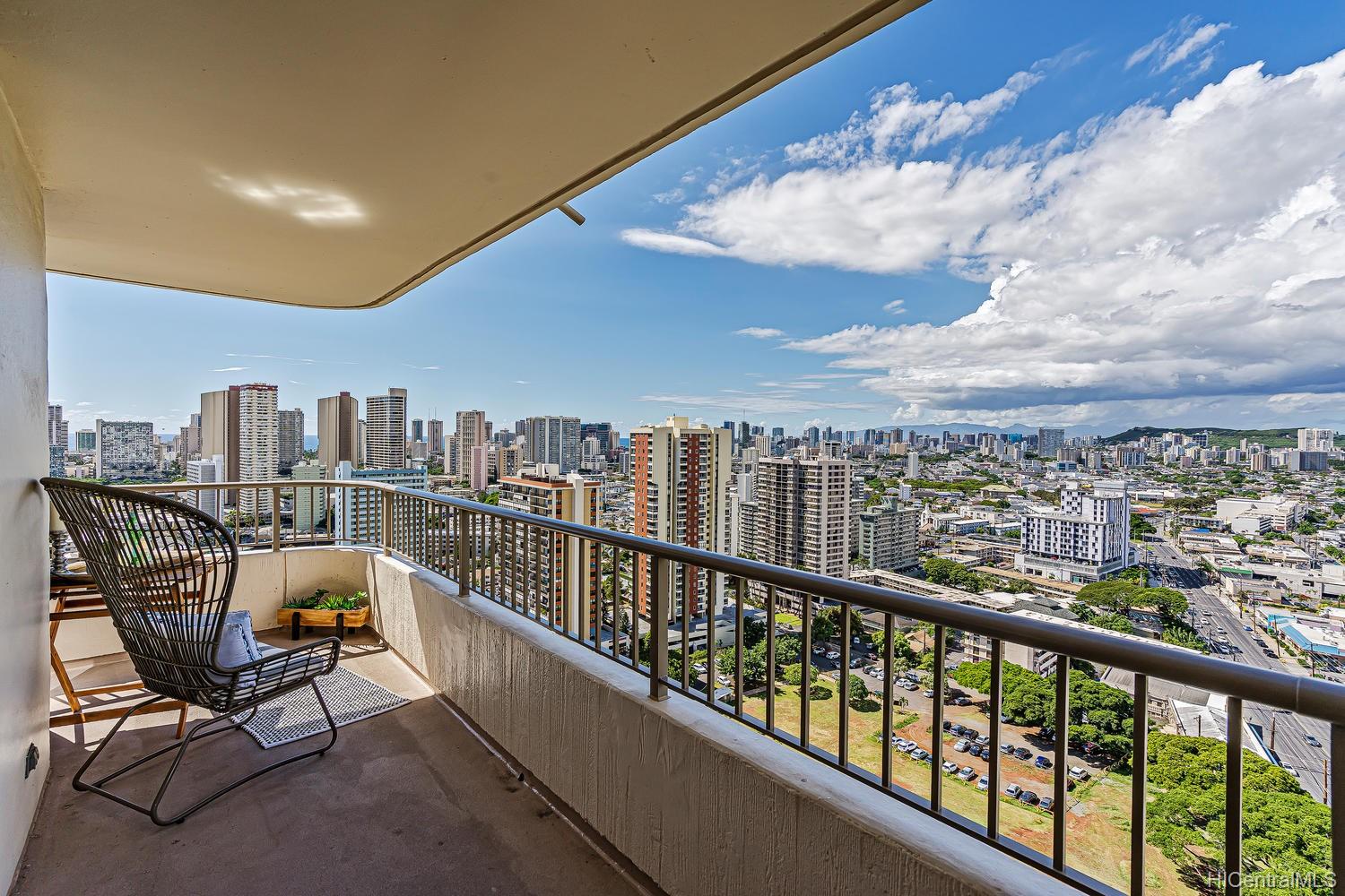 2825 S King St #2502