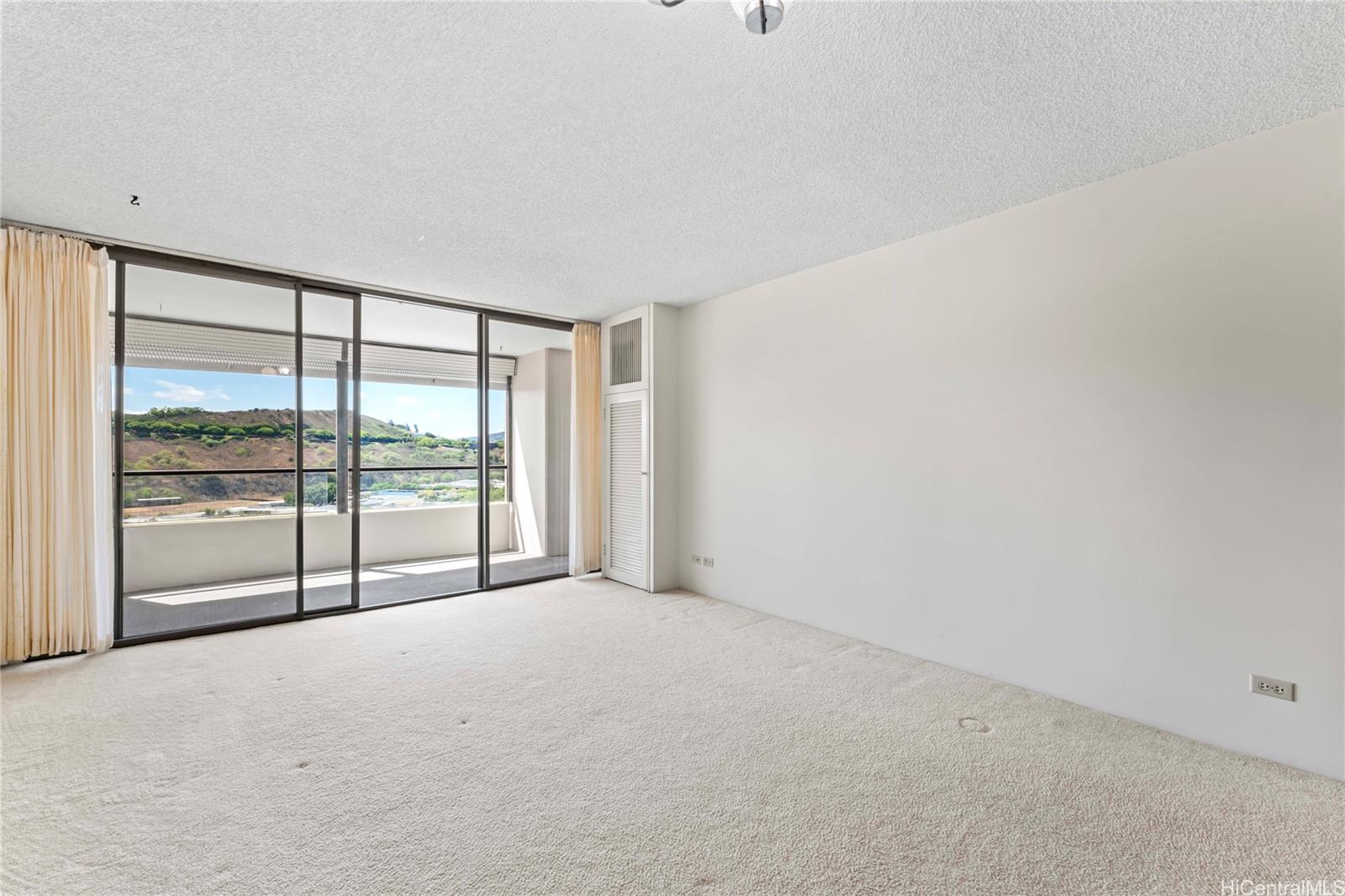 1717 Mott Smith Dr #2212