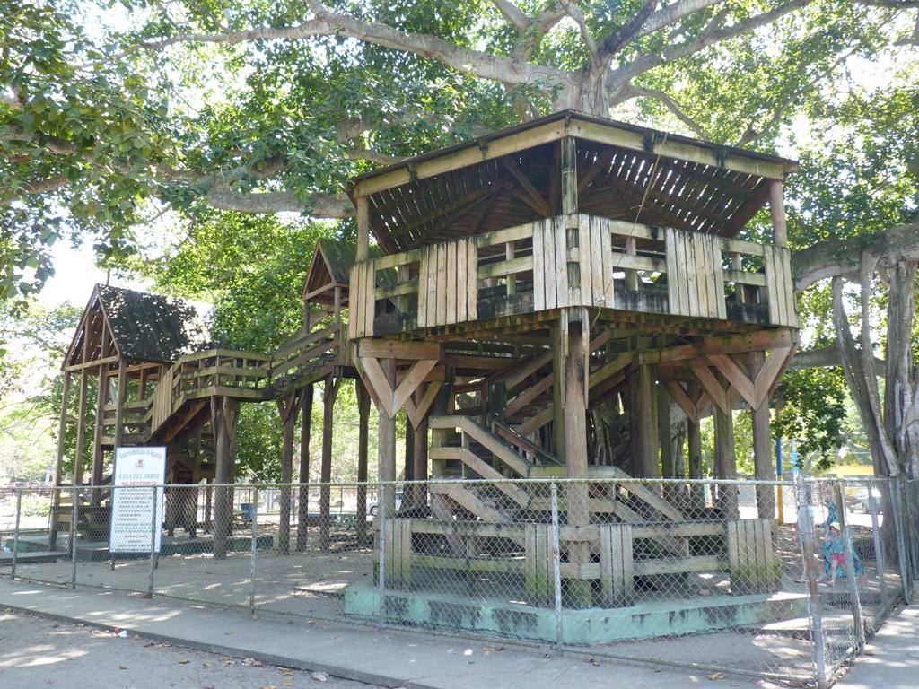 Parque Colón - ZeePuertoRico.com