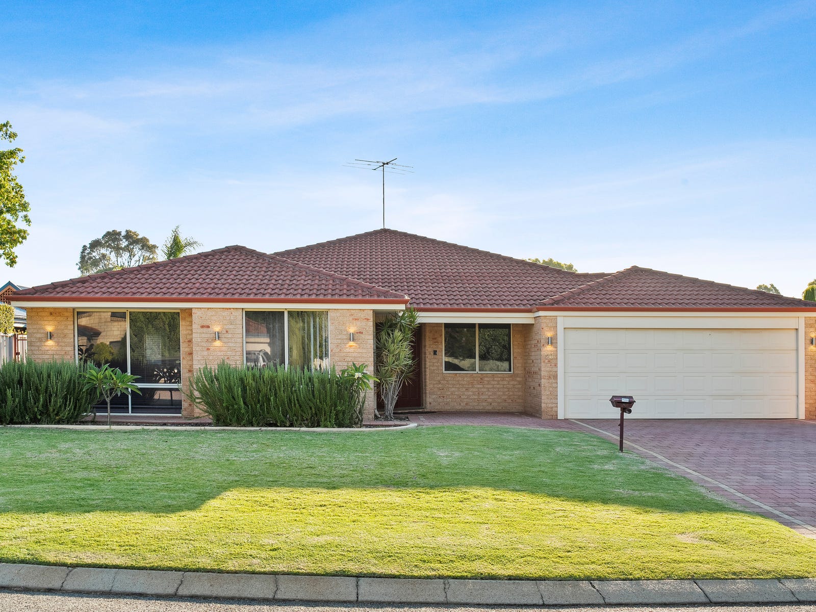 Private Sale Property Meadow Springs WA 6210 | 20 Prestwick Green