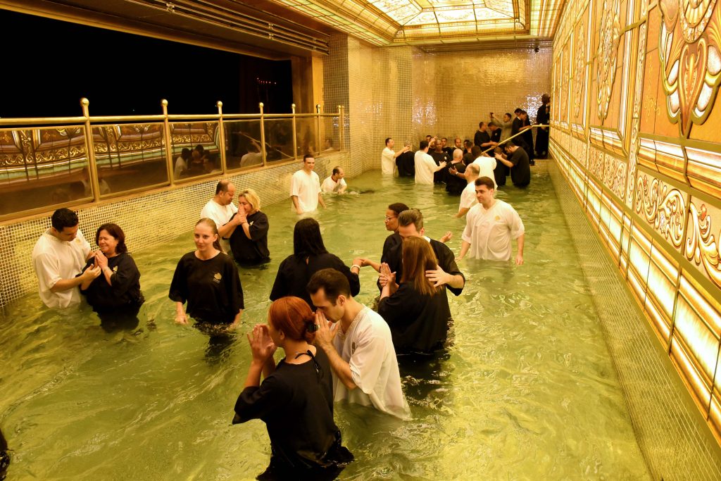 Conheça os três tipos de batismo - Universal.org – Portal Oficial da ...