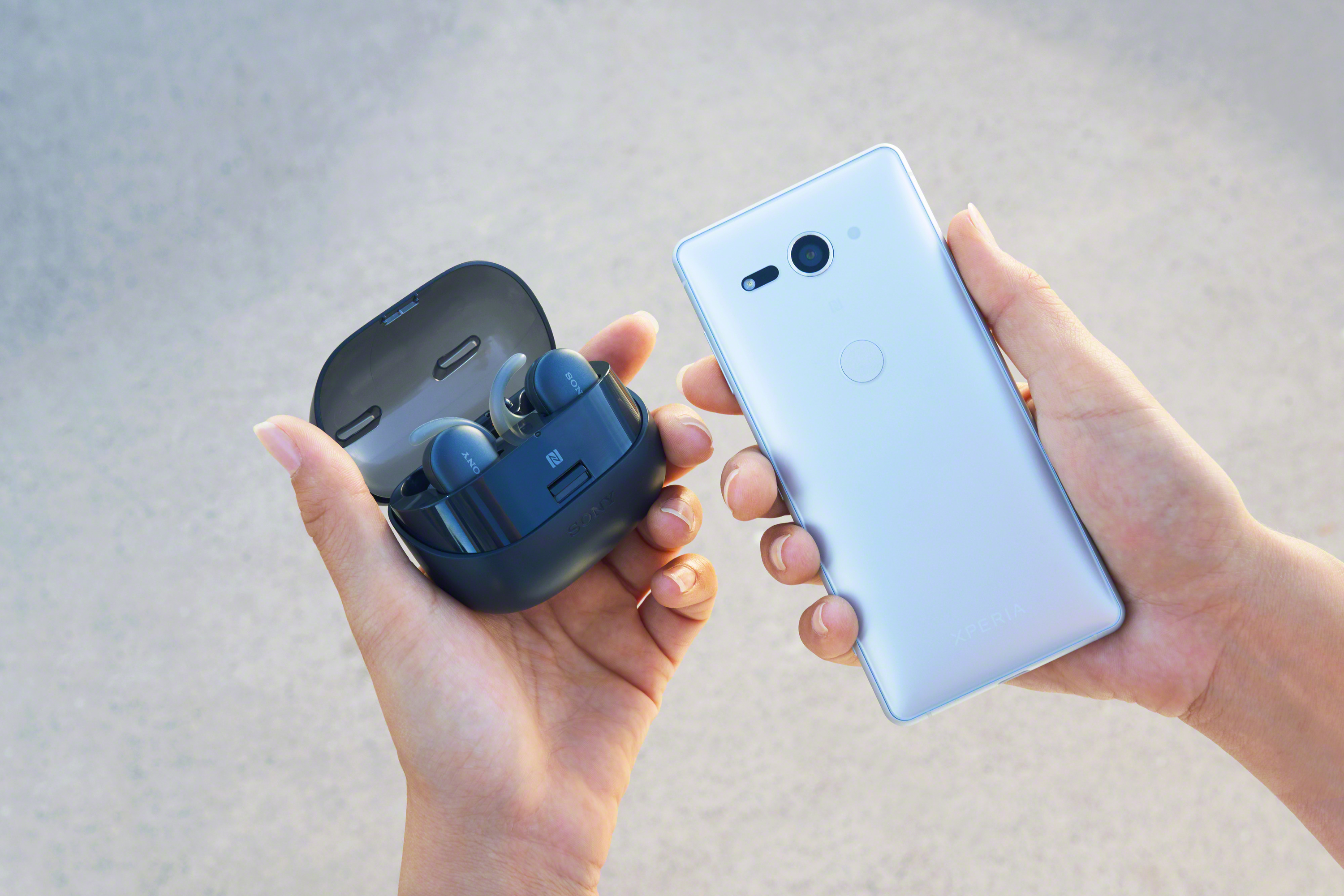 WF-SP900_B_BluetoothNFC_Connection-Large