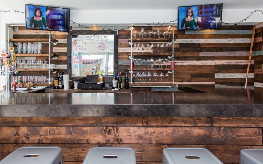 Premiere Hotel - Cafe & Bar