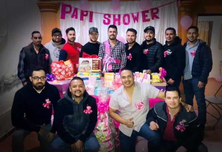 Organizan “Papi Shower” a futuro papá en México