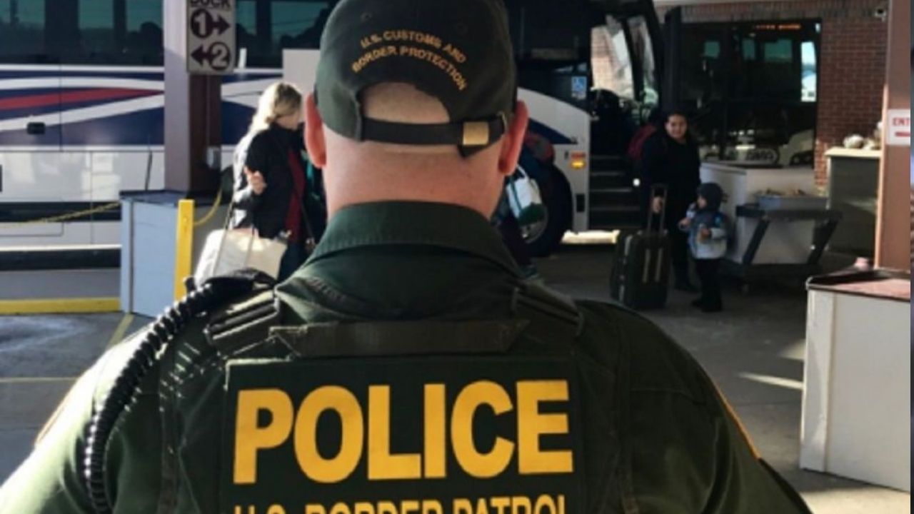 Video muestra como actúa ‘La Migra’ tras arresto de 50 indocumentados ...