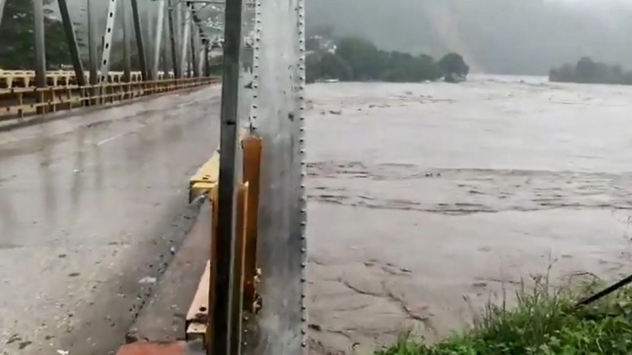¡Imponente! Así amaneció el río Chamelecón, pese a que Eta aún no ...