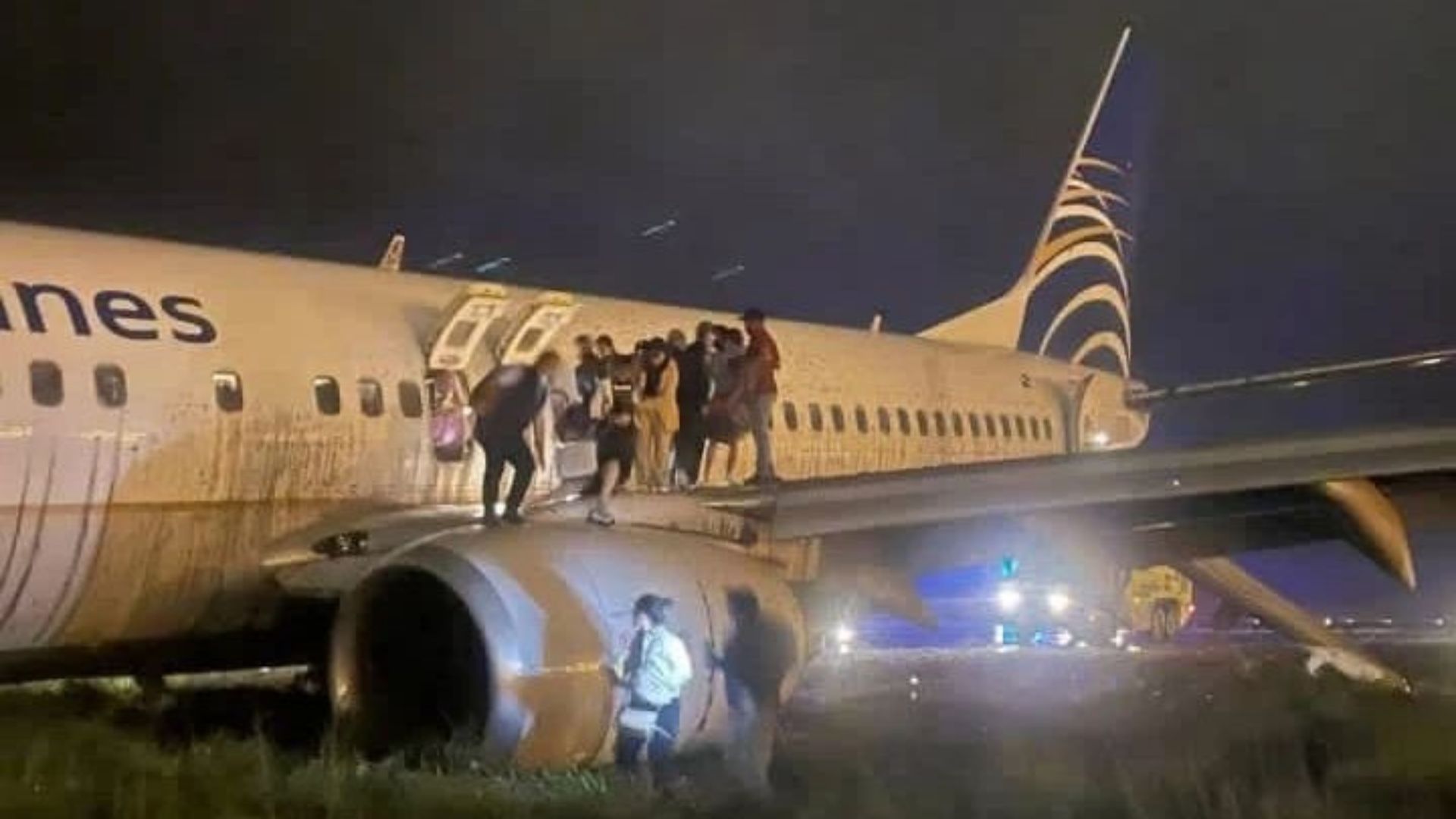 En fotos: Así fue el aterrizaje de un avión procedente de México en el ...