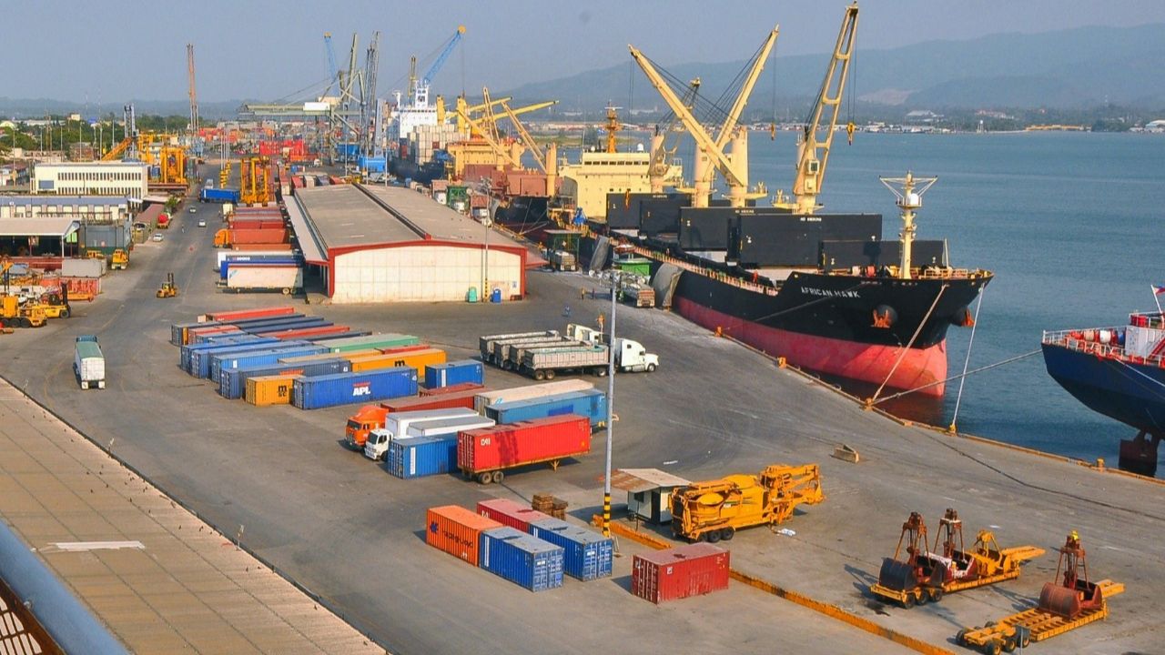 Aduanas responde a quejas por revisión de cajas de encomiendas ...