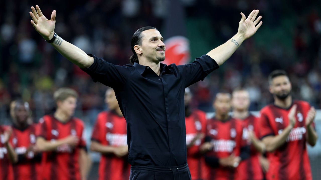 Zlatan Ibrahimovic anuncia su retiro del fútbol; AC Milán lo homenajea