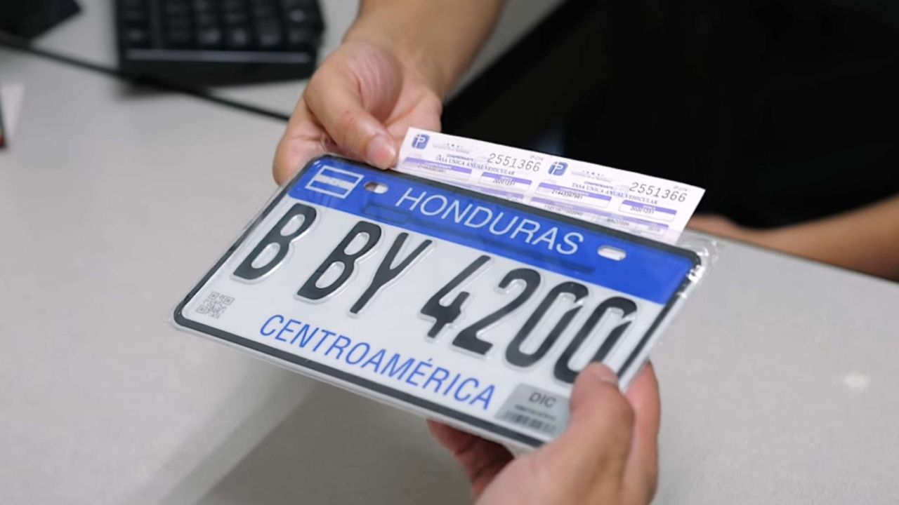 Hasta inicios de 2025 habrá placas vehiculares y de motocicletas en ...