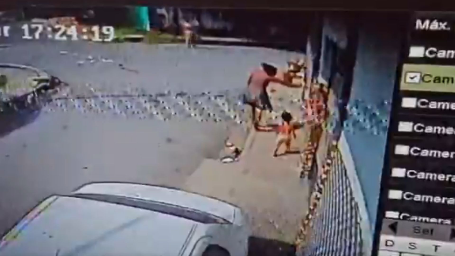 Cámara Capta A Mujer Maltratando A Su Hija Cuando Compraba En Una 5113