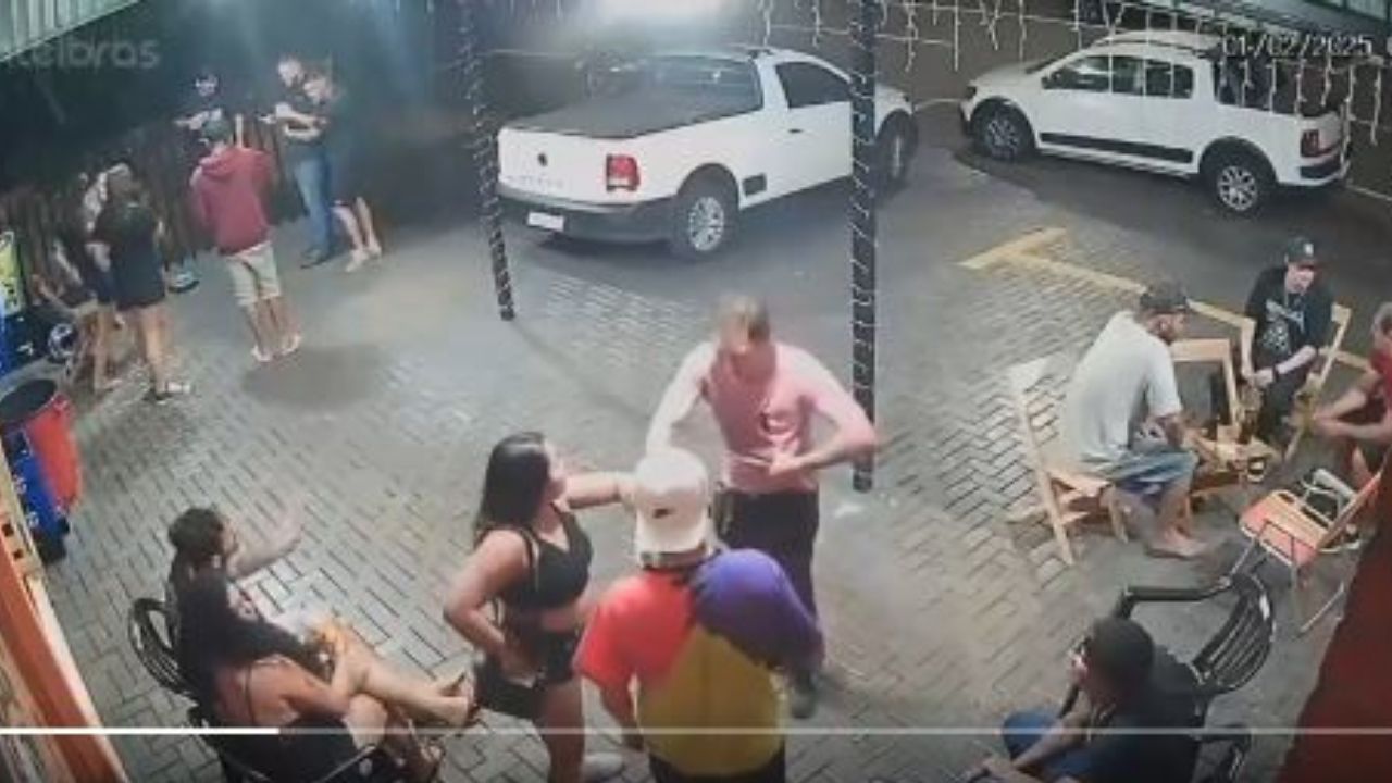 Video Mujer Apuñala En El Corazón A Hombre Que Discutía Con Su Novio Hrn 2858