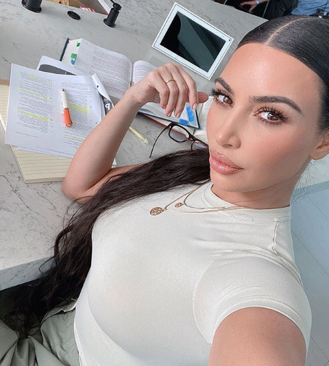 Kim Kardashian llegó tarde a la felicitación del año nuevo