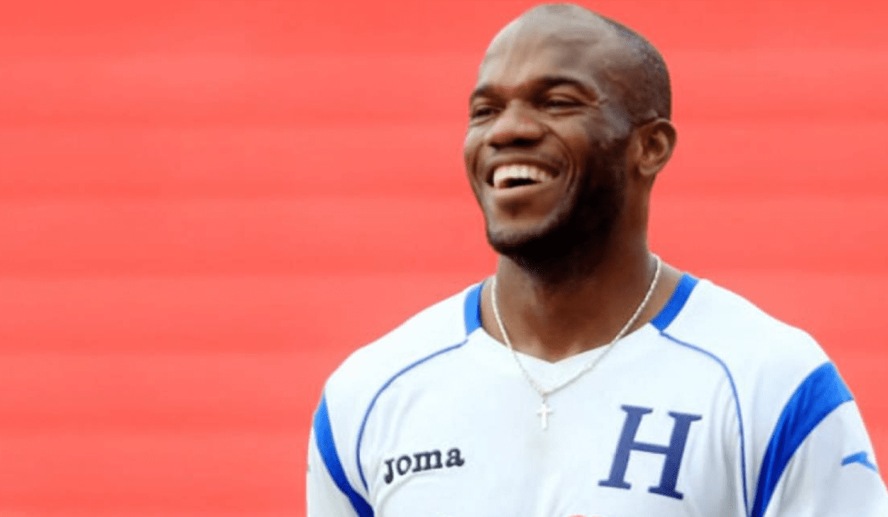 El Rey David Suazo cumple el reto del papel higiénico