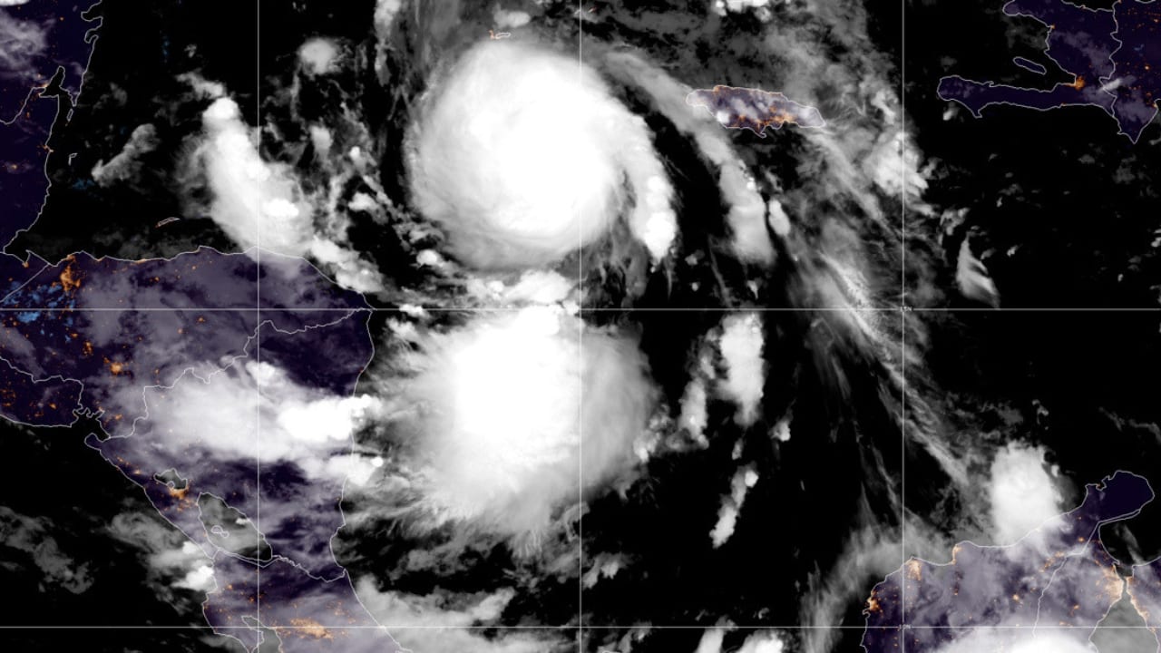 El huracán Delta alcanza la categoría 4 en su trayecto hacia México