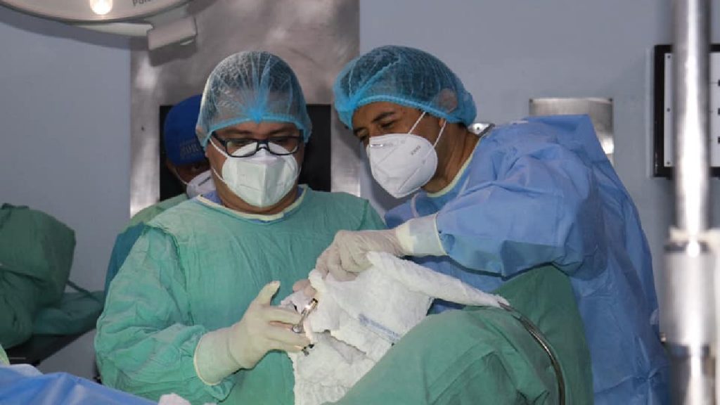 Realizan exitosa cirugía a mujer de 39 años con embarazo abdominal en ...