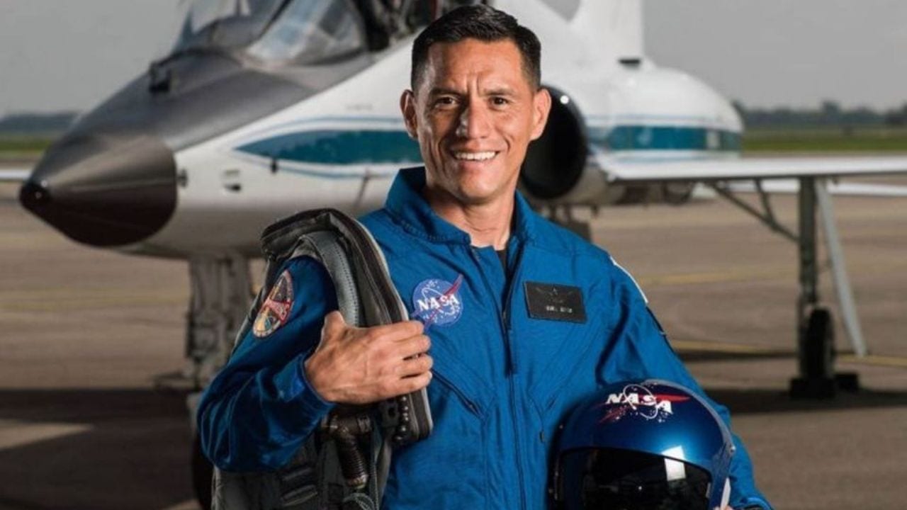 Astronauta de origen salvadoreño hace historia al entrar en programa ...