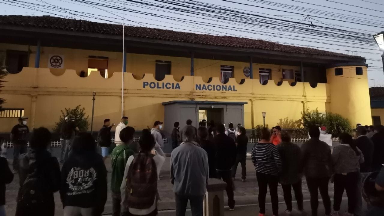 Videos: Hondureños se enfrentan con la policía en protesta por la ...