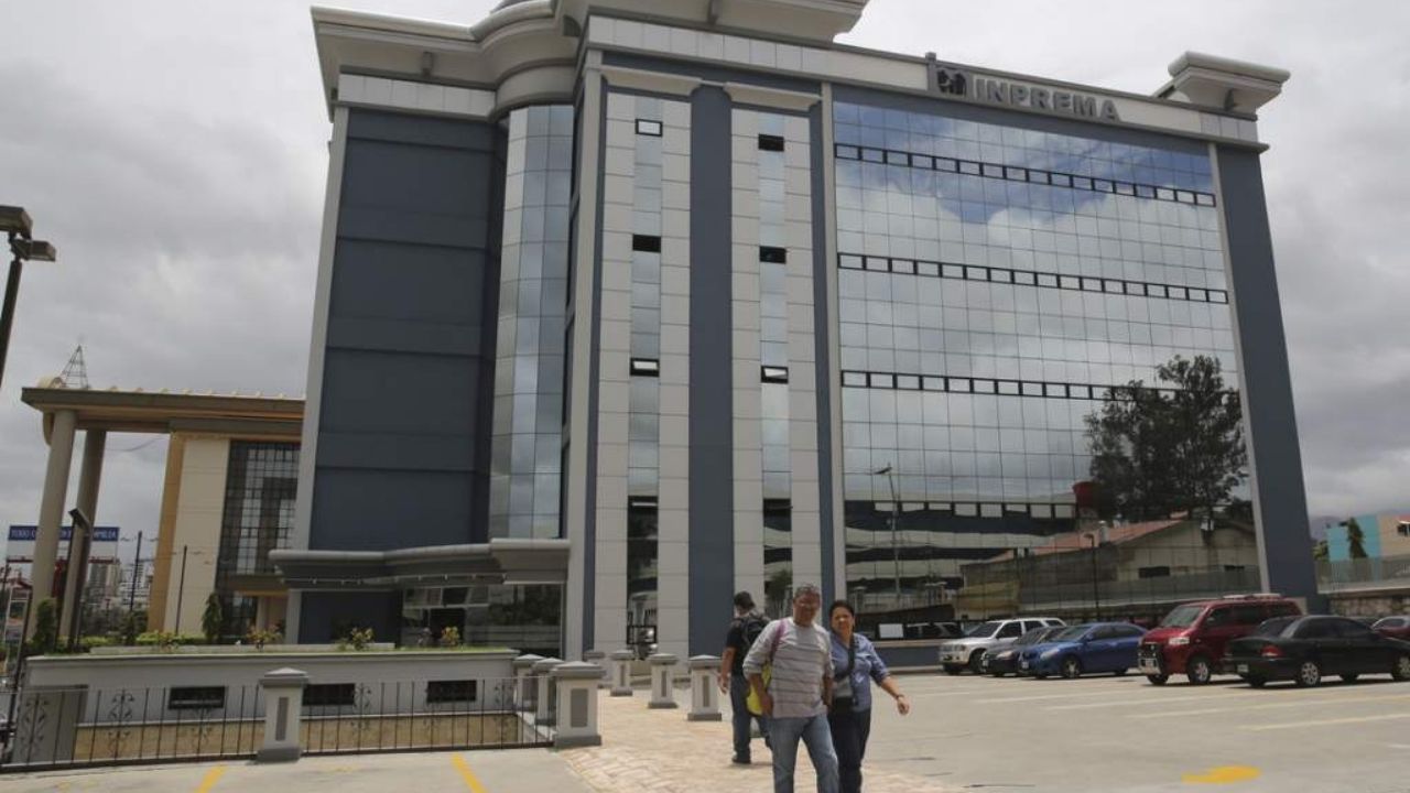 Sindicalistas y dirigentes magisteriales en contra de intervención al ...