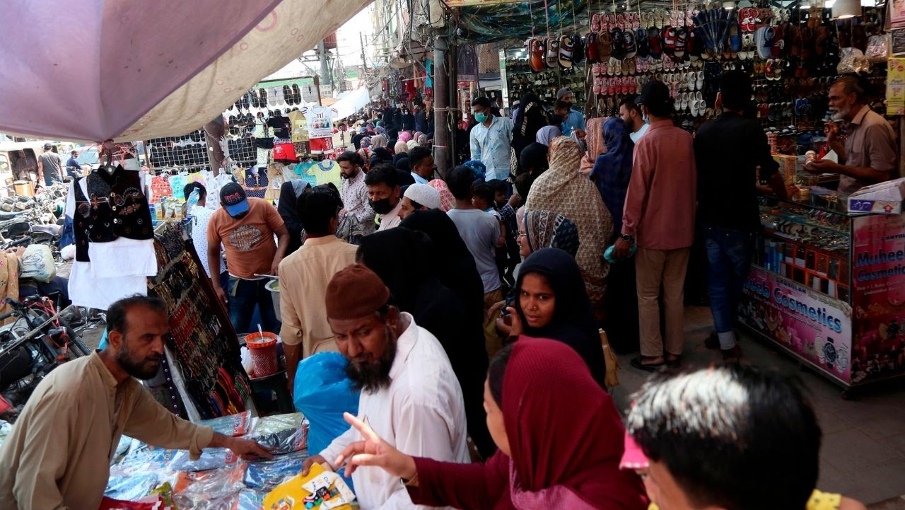 Pakistán superó los 200 muertos diarios por covid por primera vez