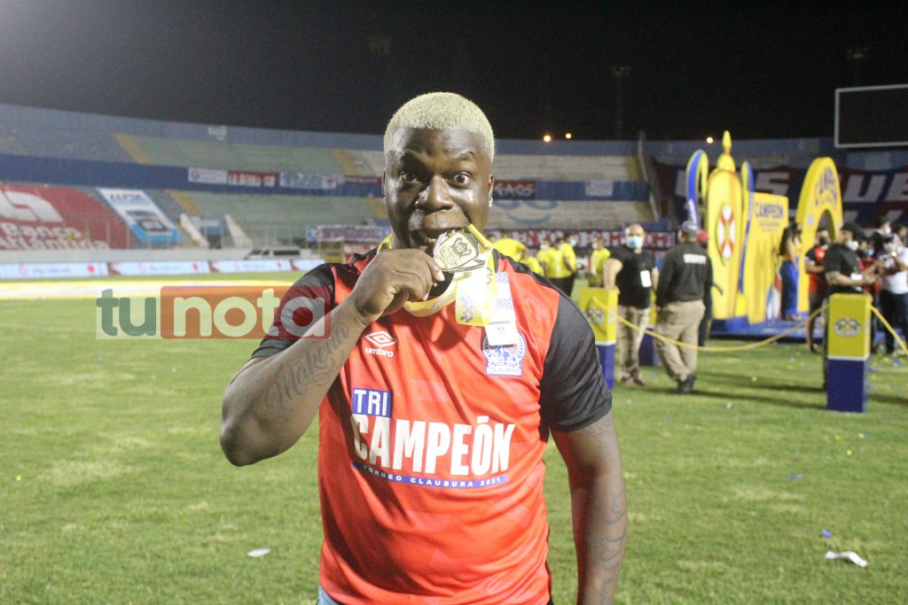 La Taflo se filtró nuevamente en la celebración del Olimpia en el ...