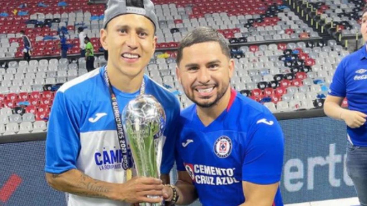 Videos: Cantante Larry Hernández encendió la fiesta de Cruz Azul tras ...