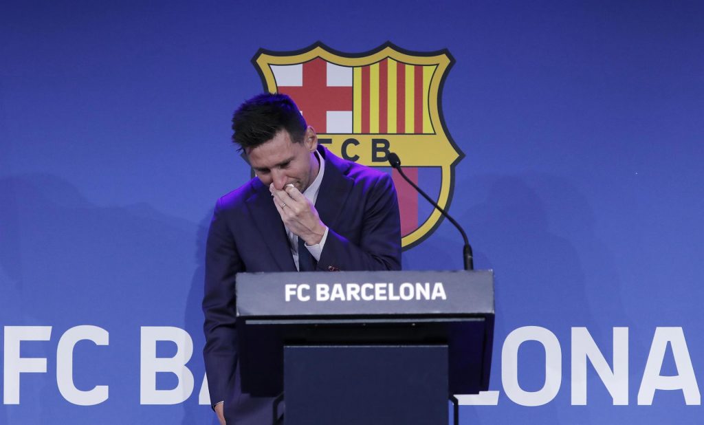 Leo Messi llorando en su adiós al FC Barcelona, las fotos que le rompen ...